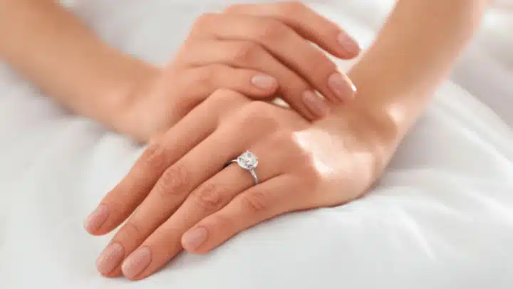 How to Buy a Diamond Engagement Ring - IGI