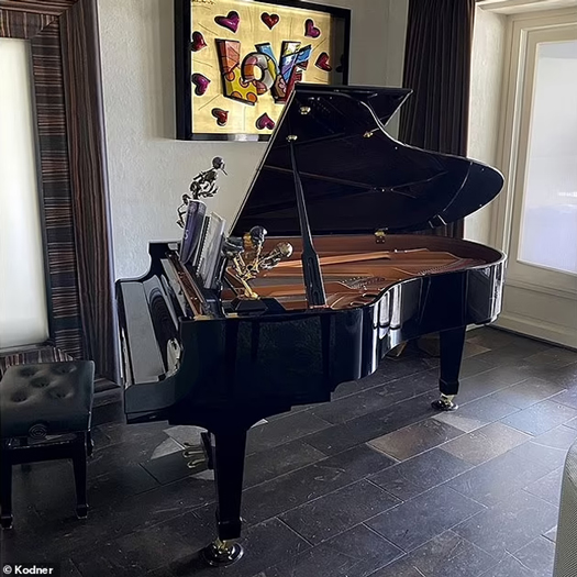 Phil Collins Ex Wife Auctioning His Piano Jewelry And More